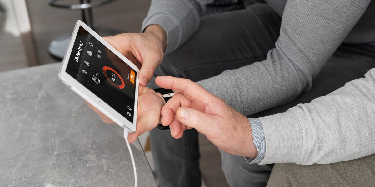 Assistive Technology: A Guide to Senior-Friendly Gadgets — Hold-Tight ...